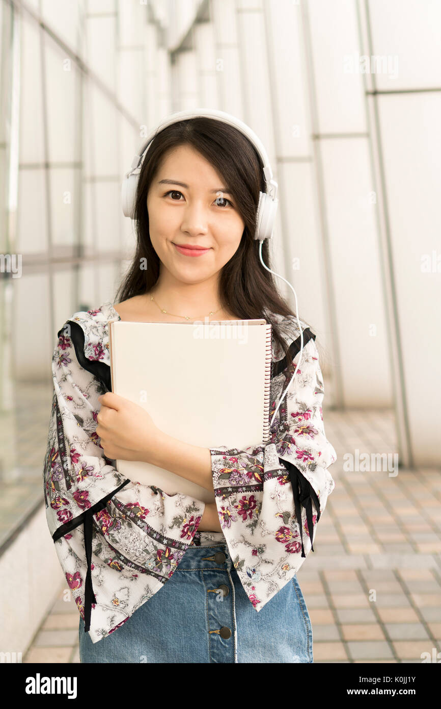 Asian girl library hi-res stock photography and images - Alamy