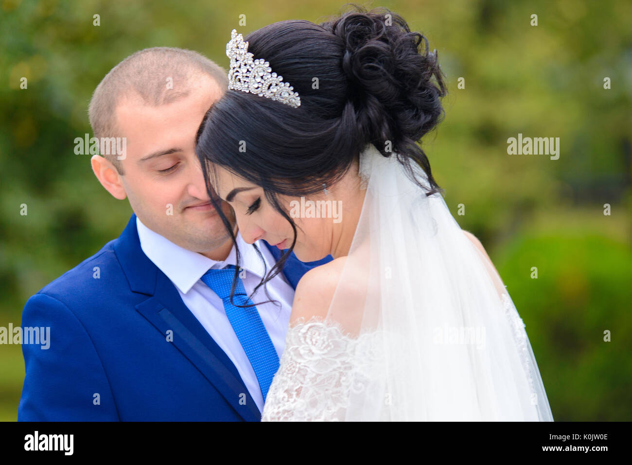 Beautiful married couple in the wedding day Stock Photo - Alamy