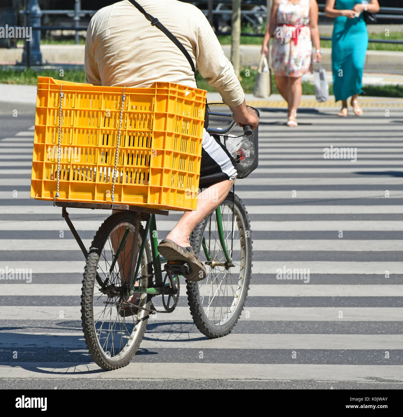 Bike box crossing hi-res stock photography and images - Alamy