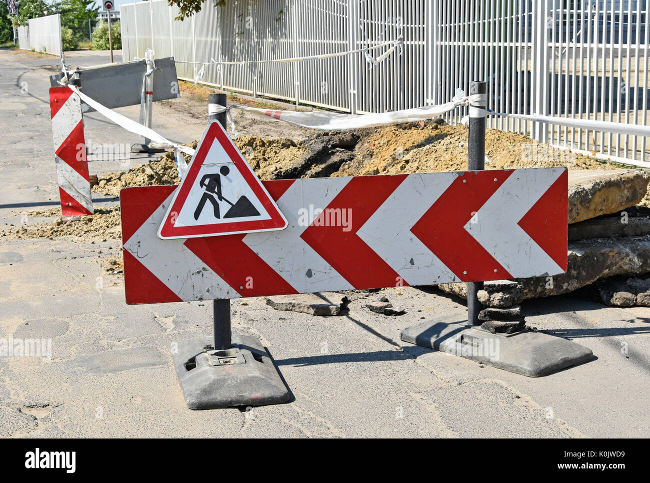Arrow sign and barrier at the road construction Stock Photo - Alamy