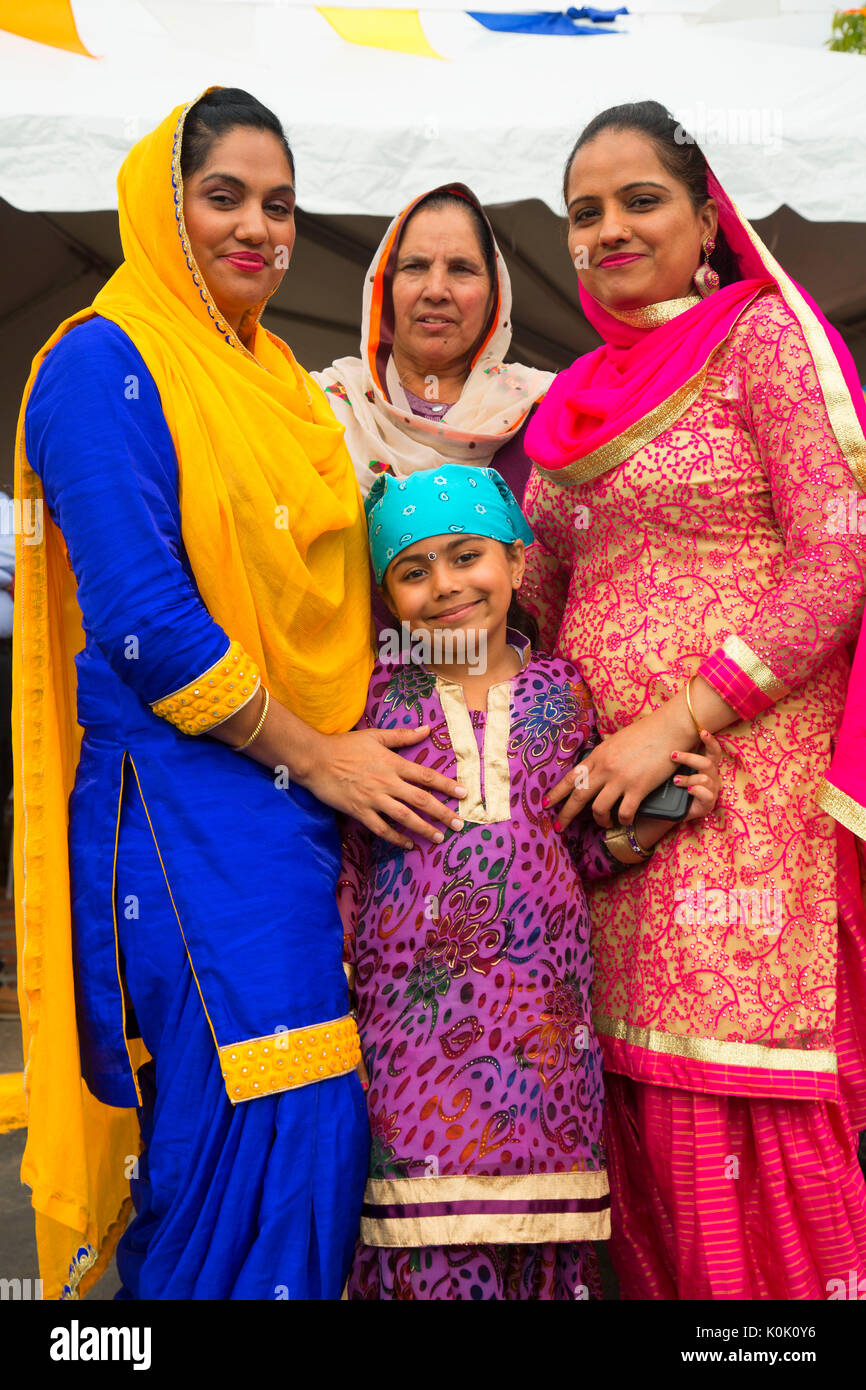 Sikh family hi-res stock photography and images - Alamy