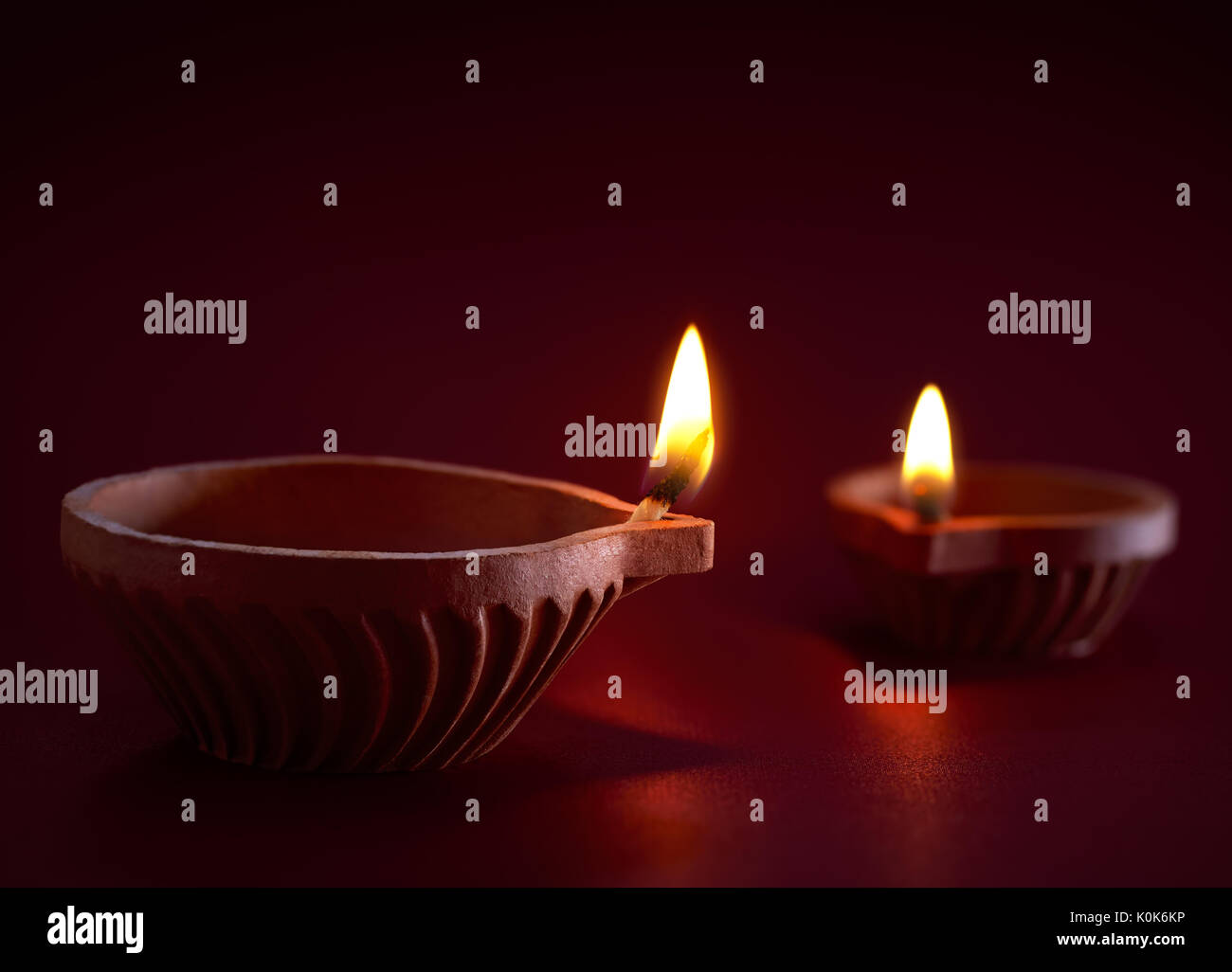 Traditional clay diya lamps lit during Diwali celebration Stock Photo ...