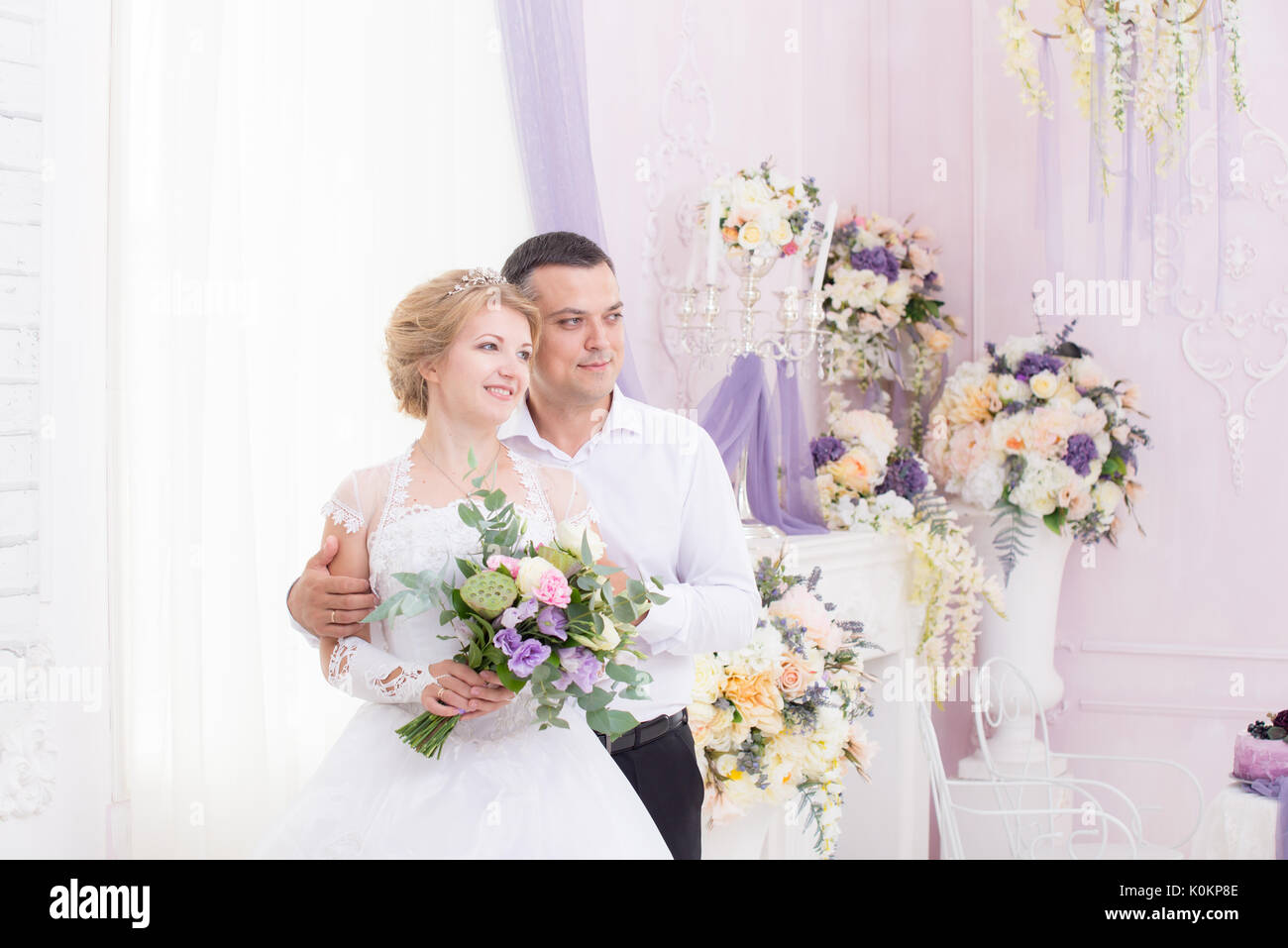 Beautiful married couple in the wedding day Stock Photo - Alamy
