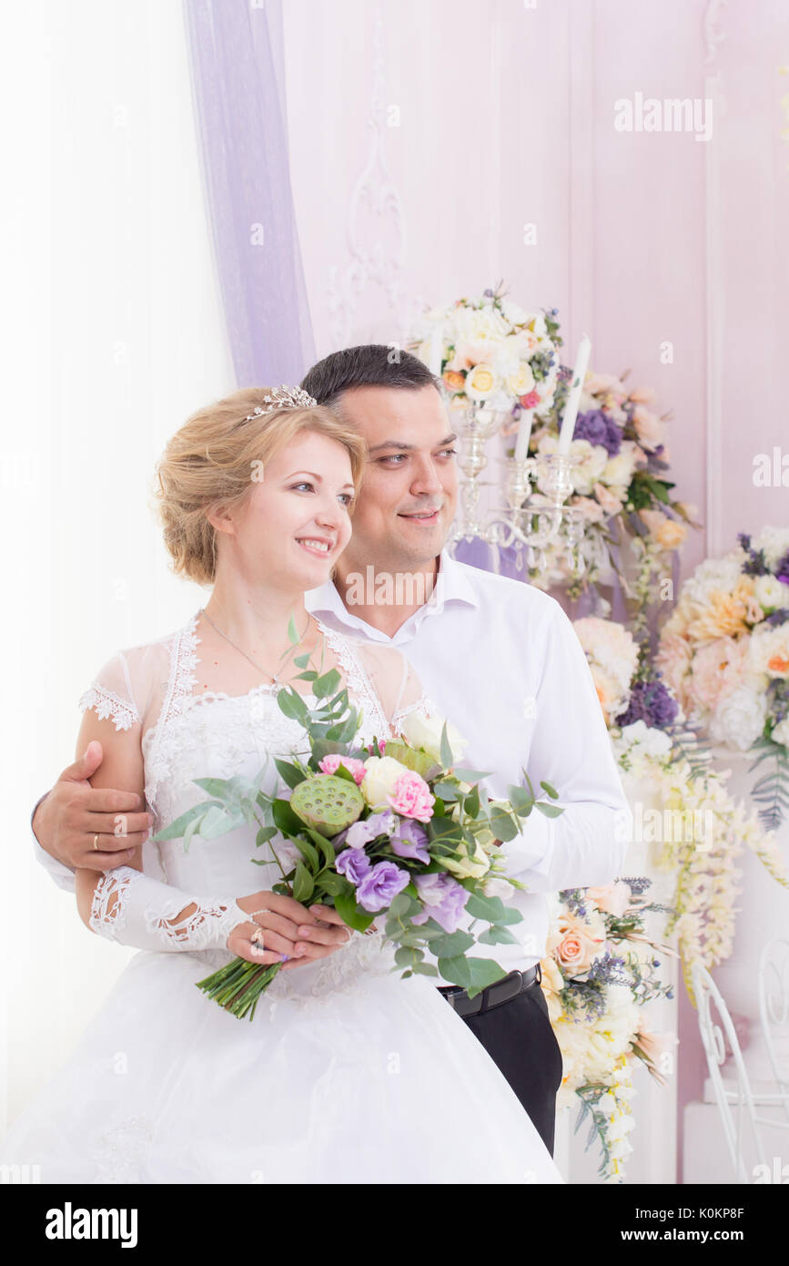 Beautiful married couple in the wedding day Stock Photo - Alamy