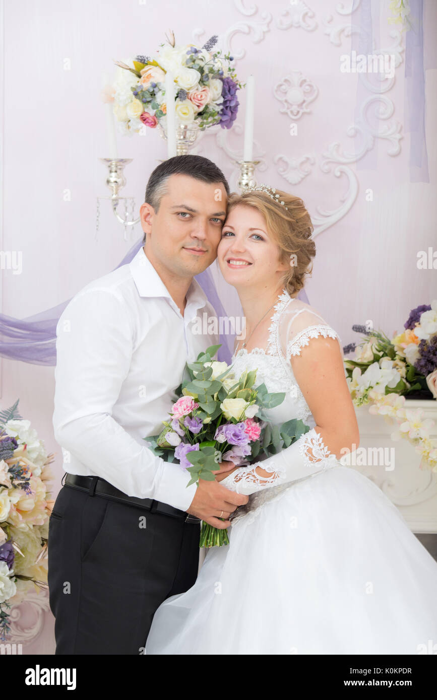 Beautiful married couple in the wedding day Stock Photo - Alamy