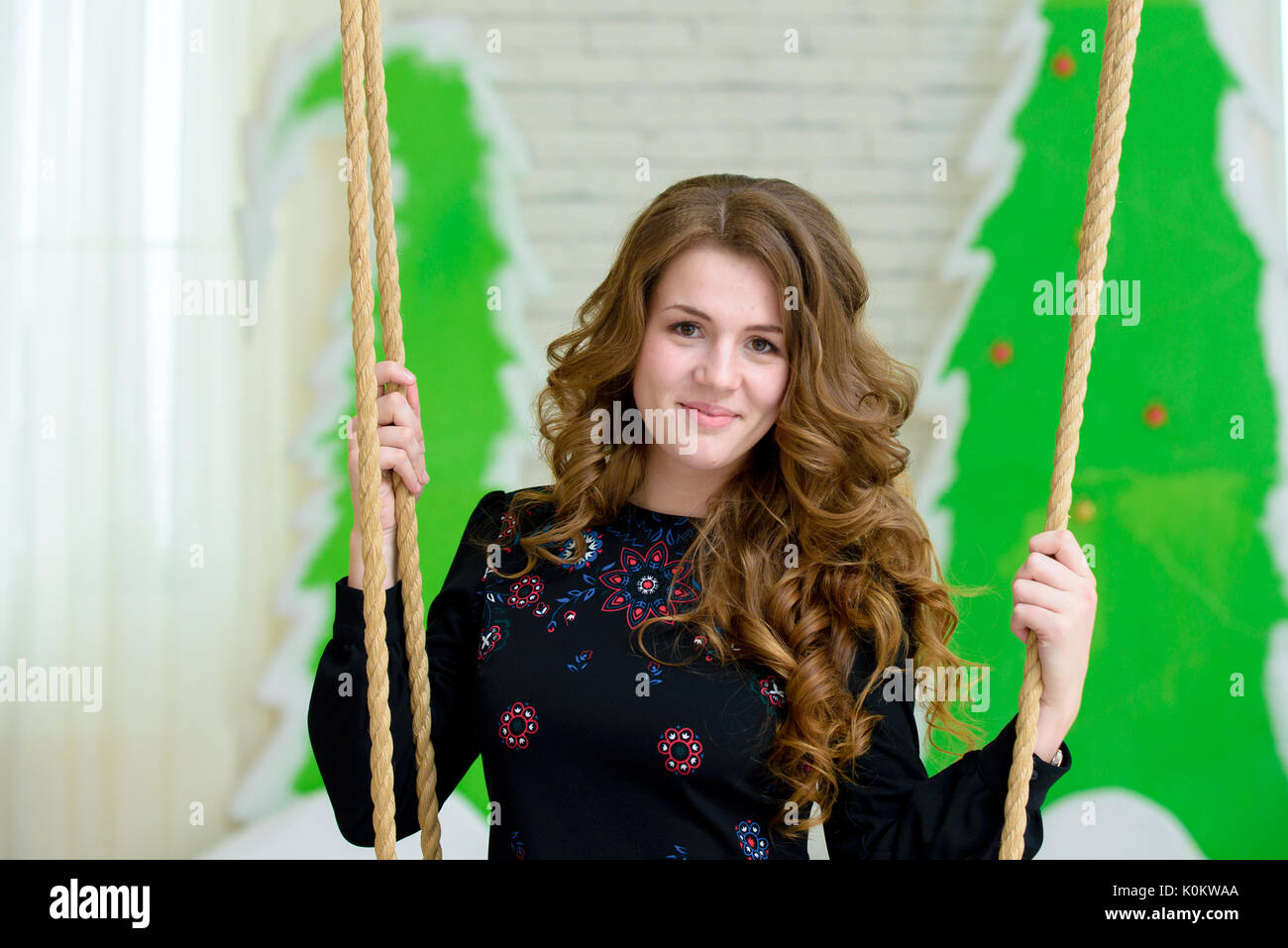 pretty girl at a photo shoot in the studio Stock Photo - Alamy