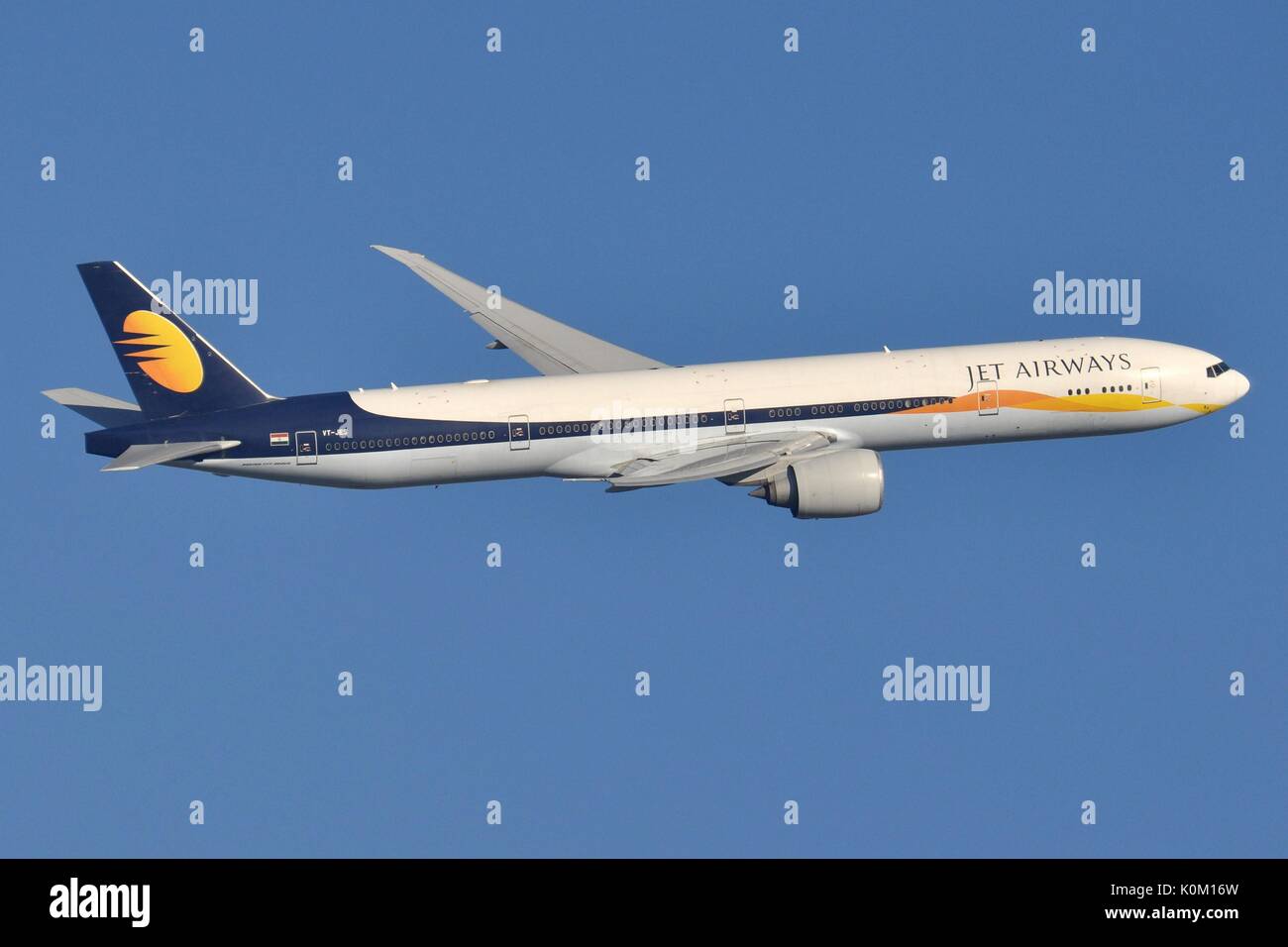 777 300er cockpit hi-res stock photography and images - Alamy