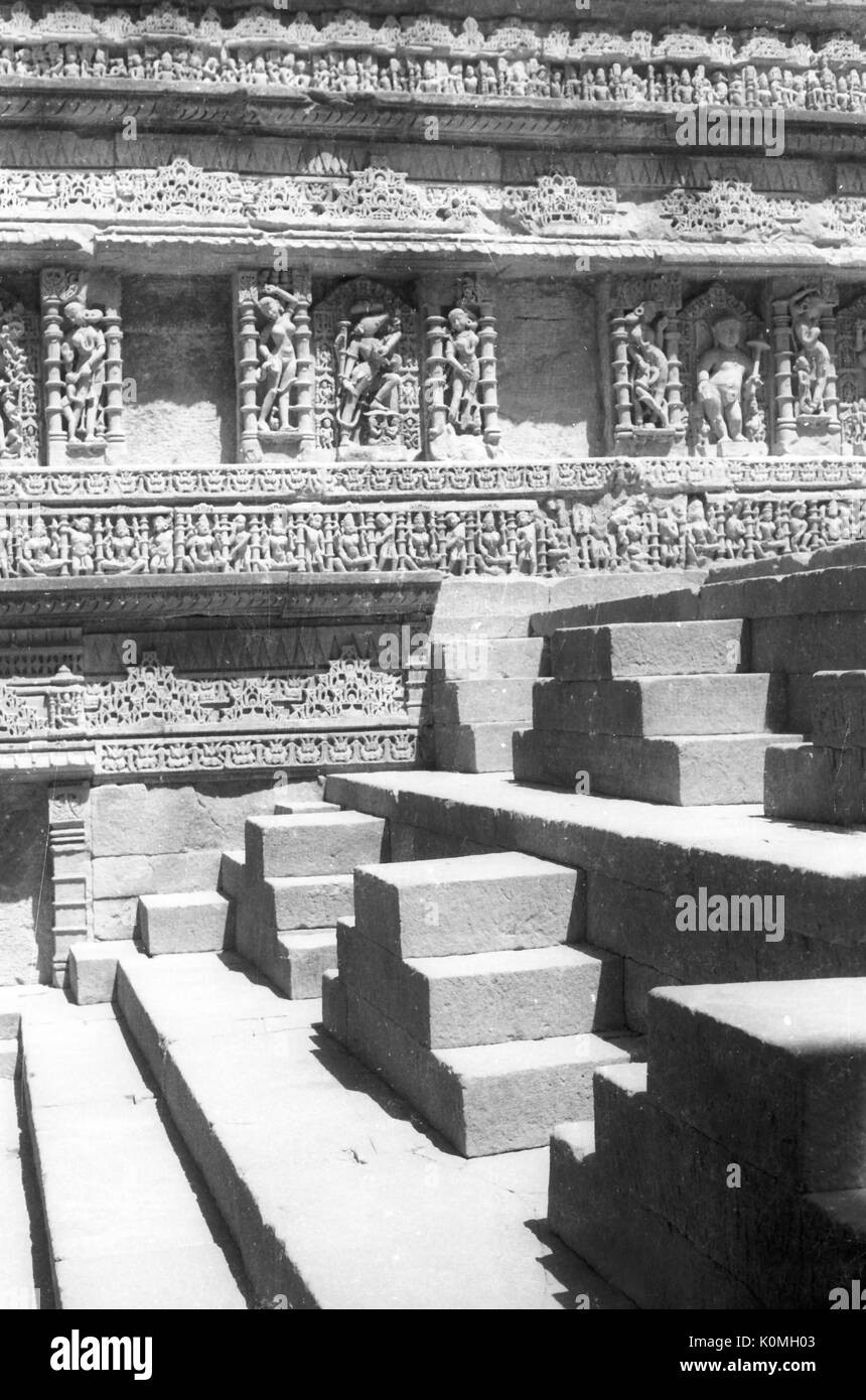 statue Rani ki vav, stepwell, patan, Gujarat, India, Asia Stock Photo ...