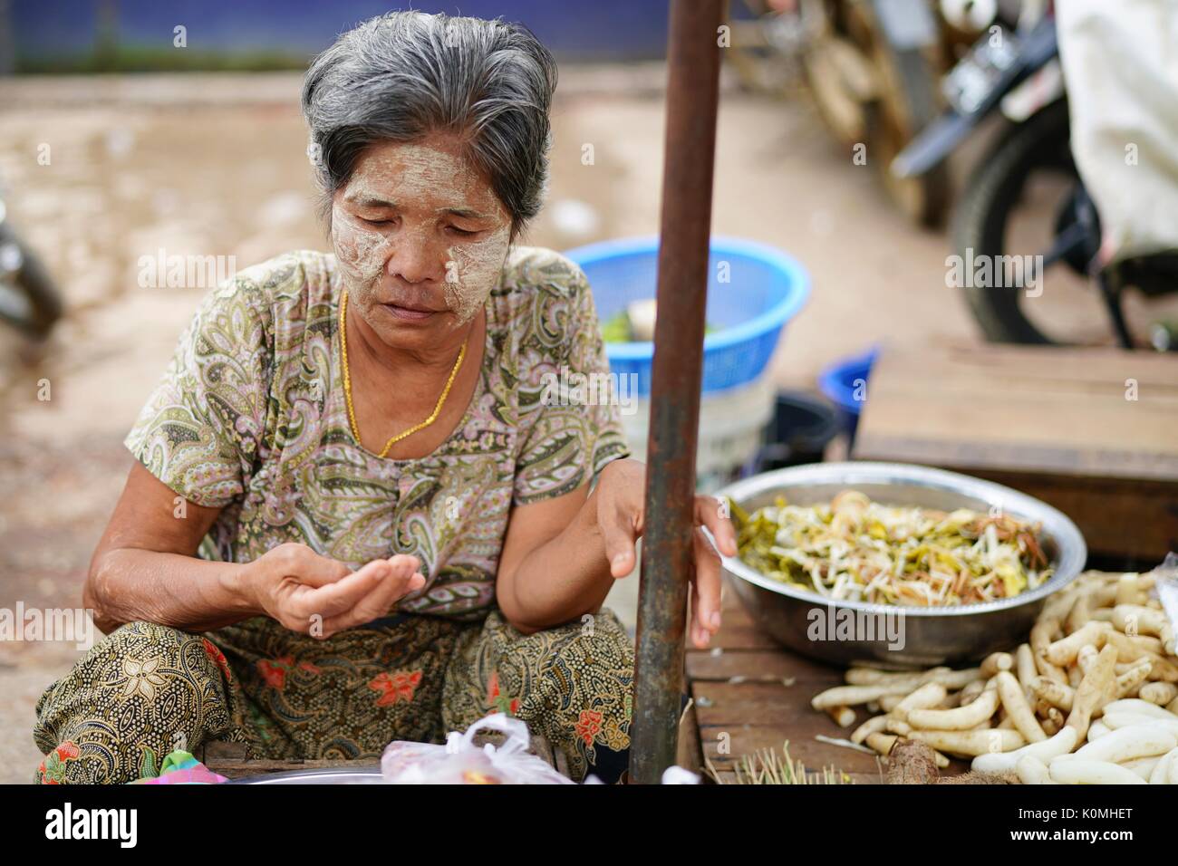 Happy burmese boy hi-res stock photography and images - Alamy