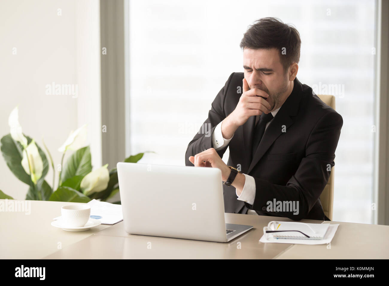 Bored businessman hi-res stock photography and images - Alamy