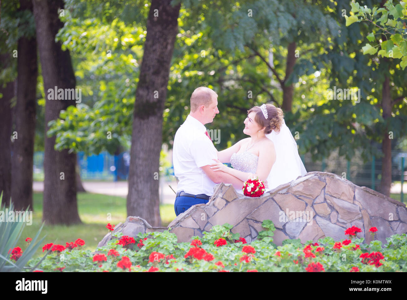 Beautiful married couple in the wedding day Stock Photo - Alamy