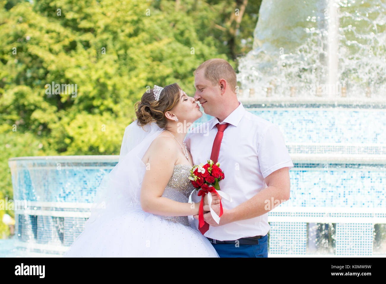 Beautiful married couple in the wedding day Stock Photo - Alamy