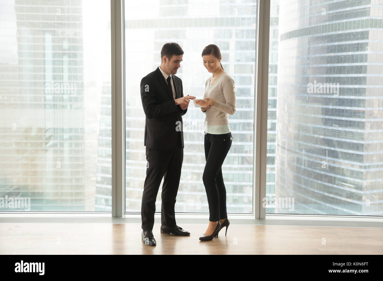 City colleagues hi-res stock photography and images - Alamy