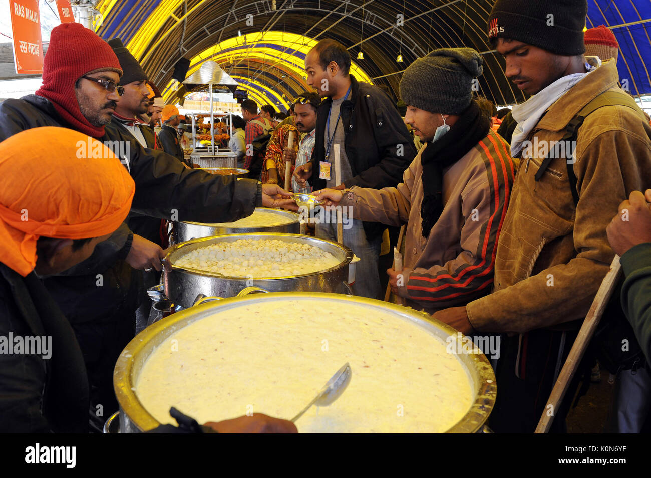 man serving food, amarnath yatra, Jammu Kashmir, India, Asia Stock ...