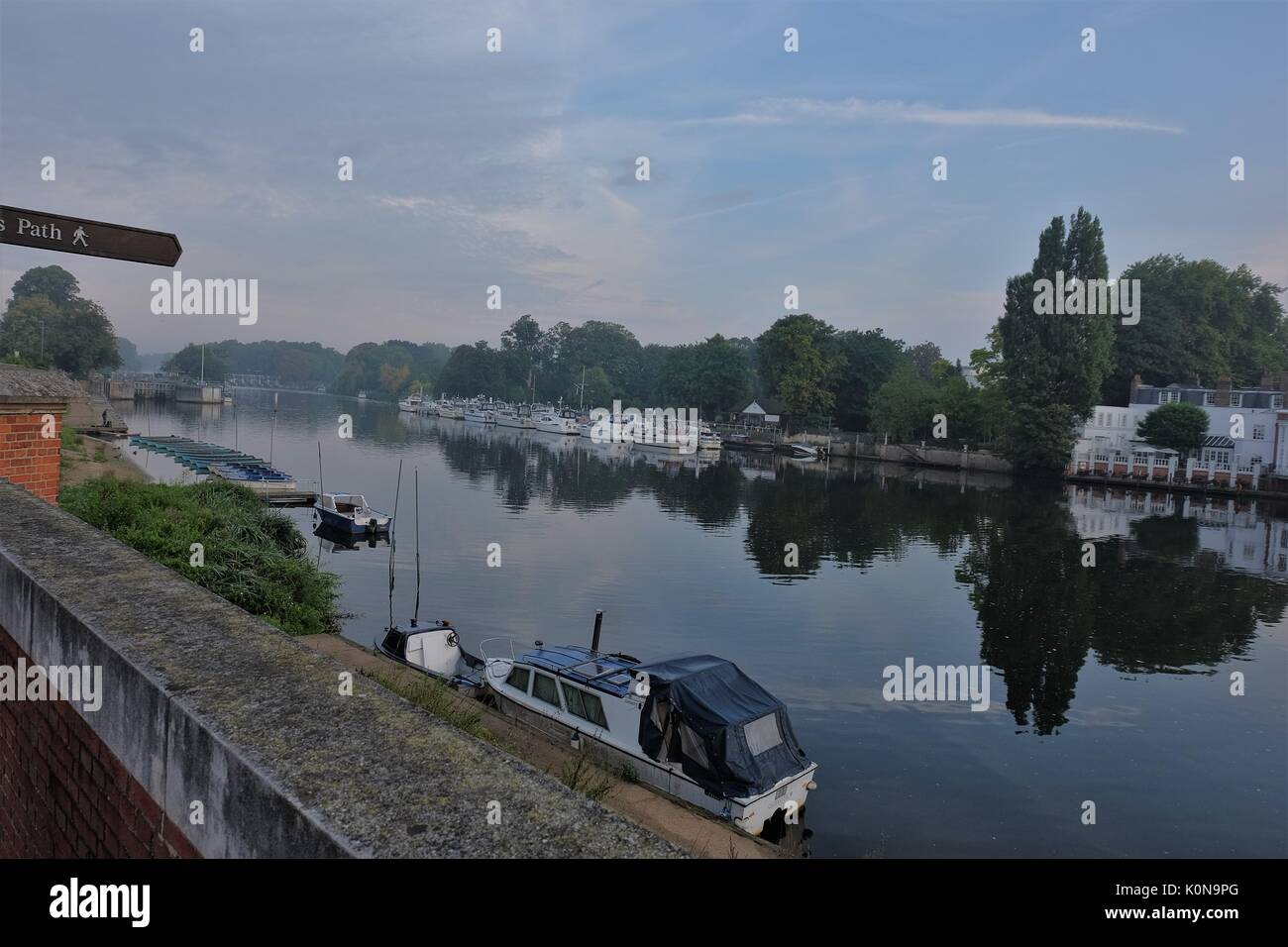 Hampton Court River thames Stock Photo - Alamy