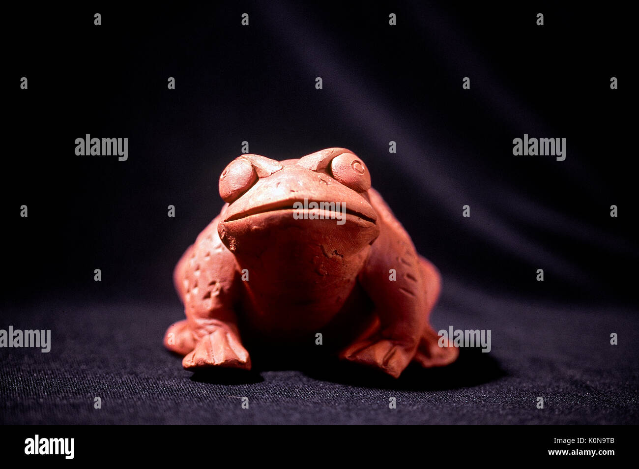 Terracotta frog hi-res stock photography and images - Alamy