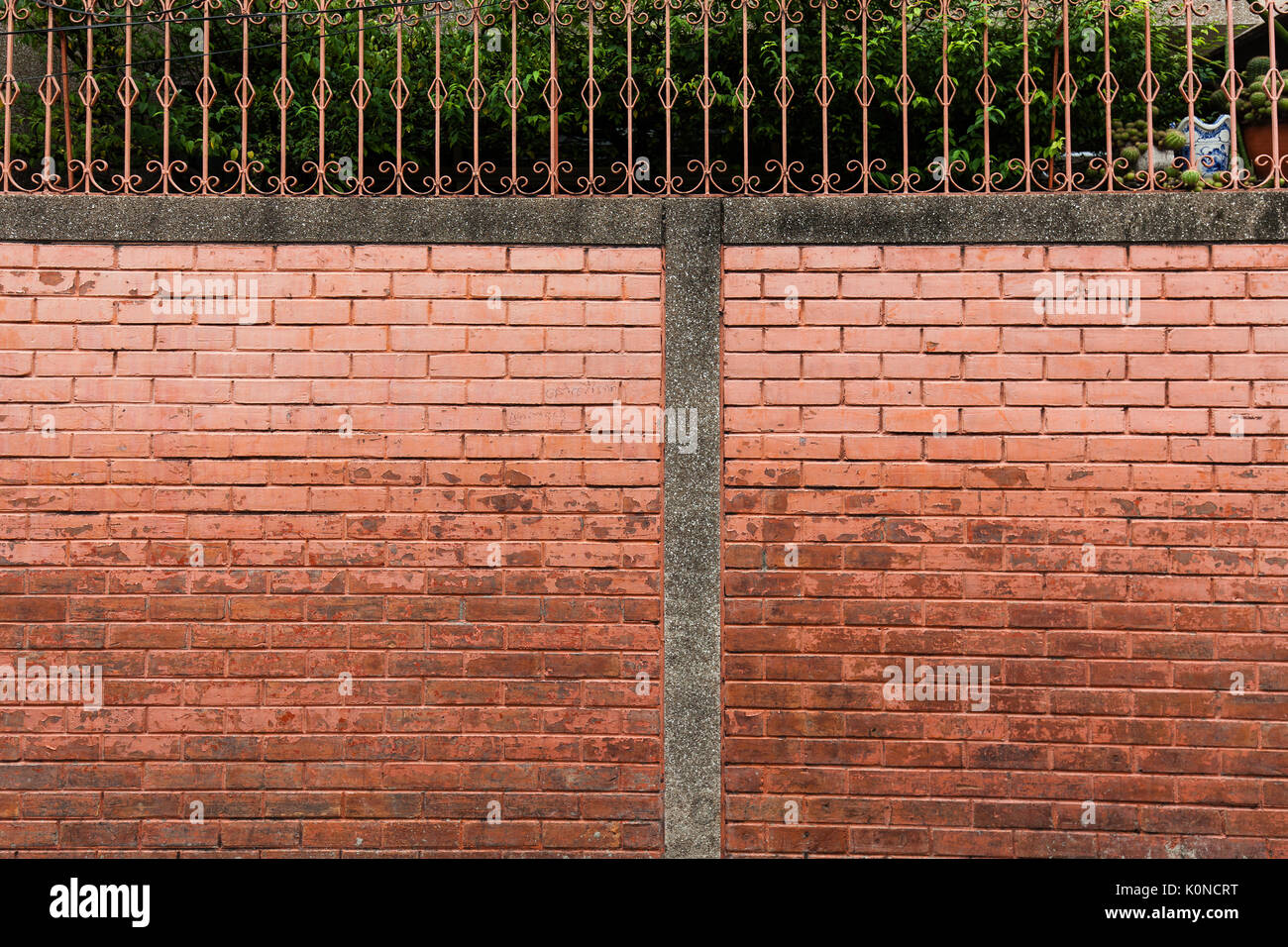 Retro brick wall hi-res stock photography and images - Alamy