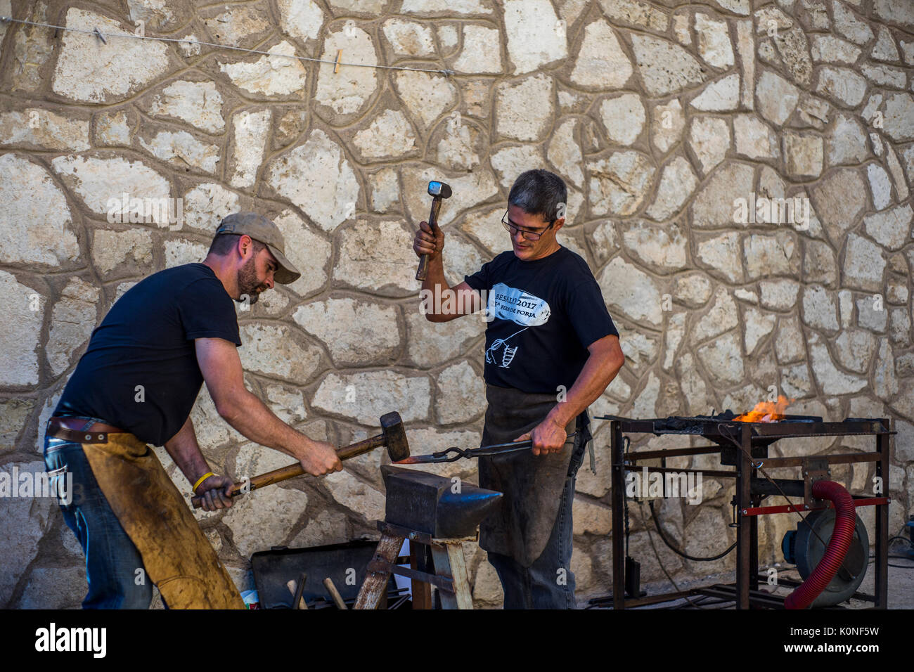 Blacksmith demonstrates his skills at a market Stock Photo - Alamy