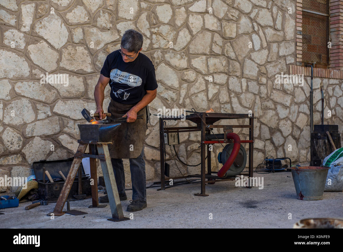 Blacksmith demonstrates his skills at a market Stock Photo - Alamy