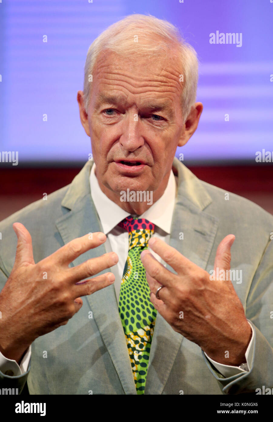 Channel 4 television news jon snow hi-res stock photography and images ...