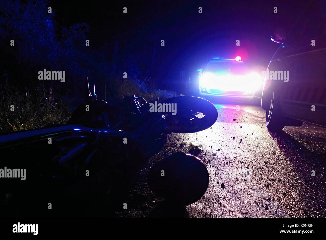 Car crash police night hi-res stock photography and images - Alamy