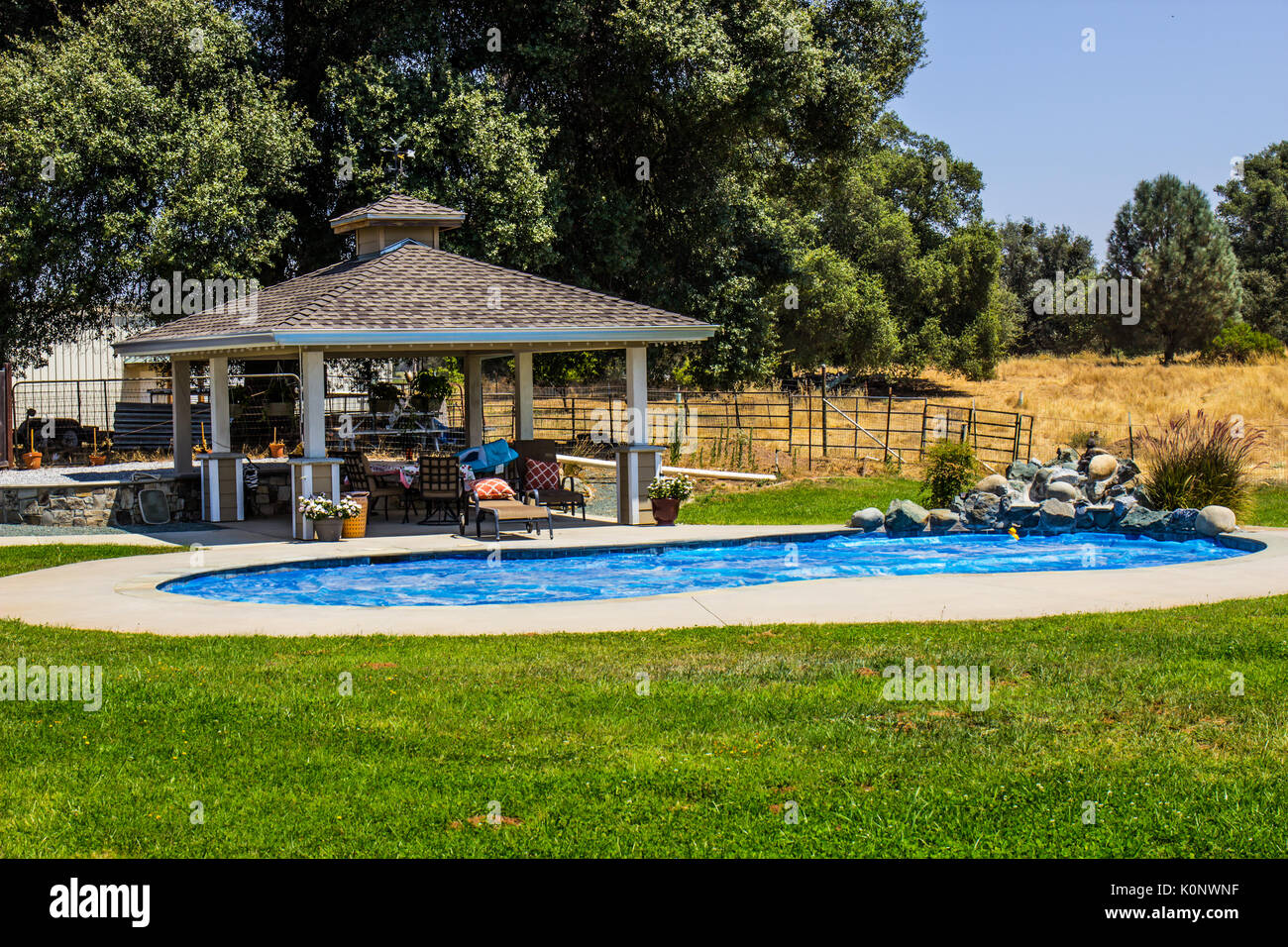 Ranch gate structure hi-res stock photography and images - Alamy