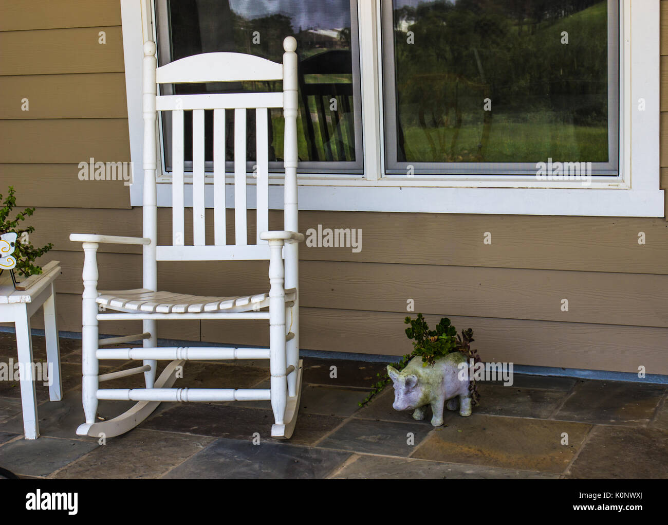 Pig planter hi-res stock photography and images - Alamy