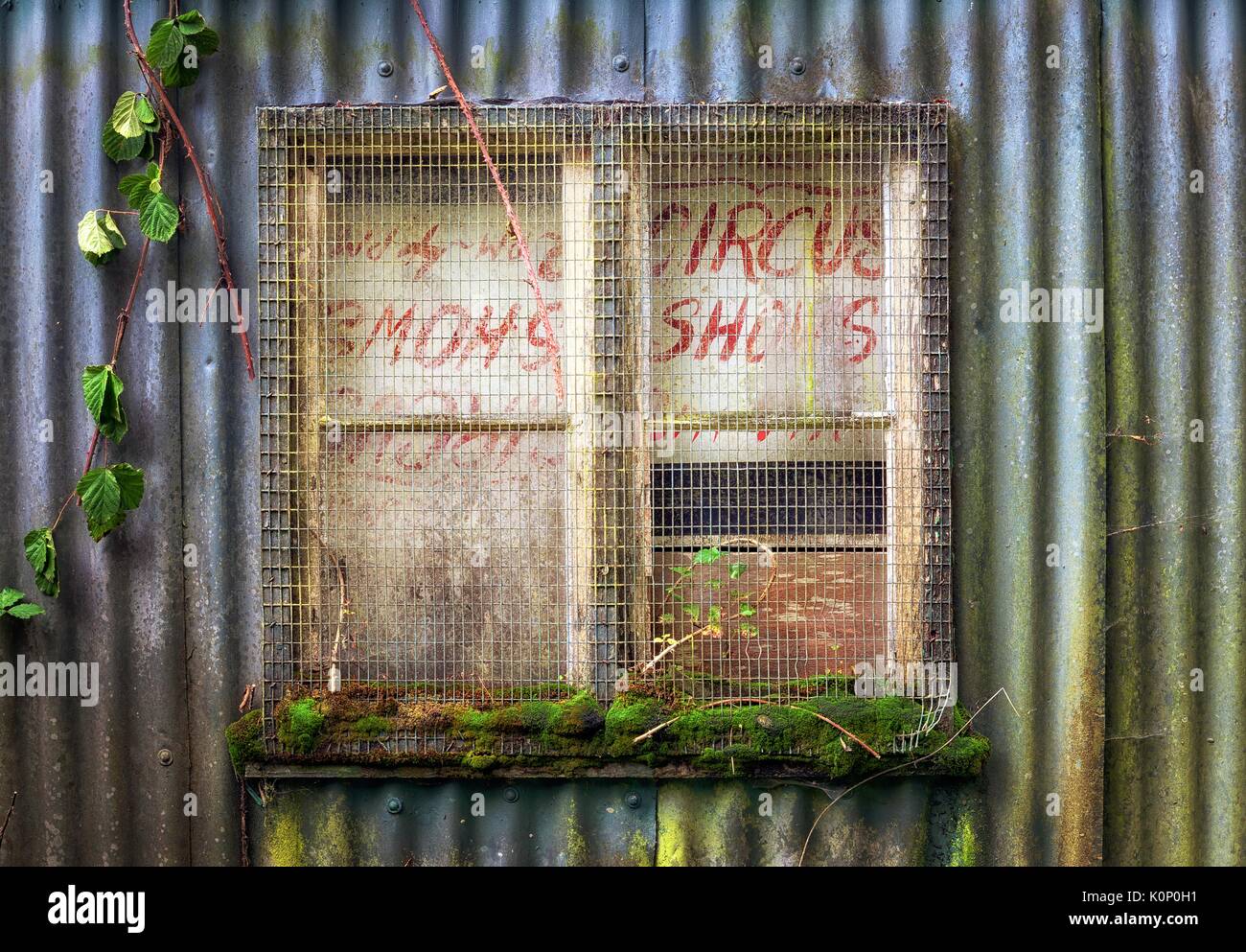 Old shed window hi-res stock photography and images - Alamy