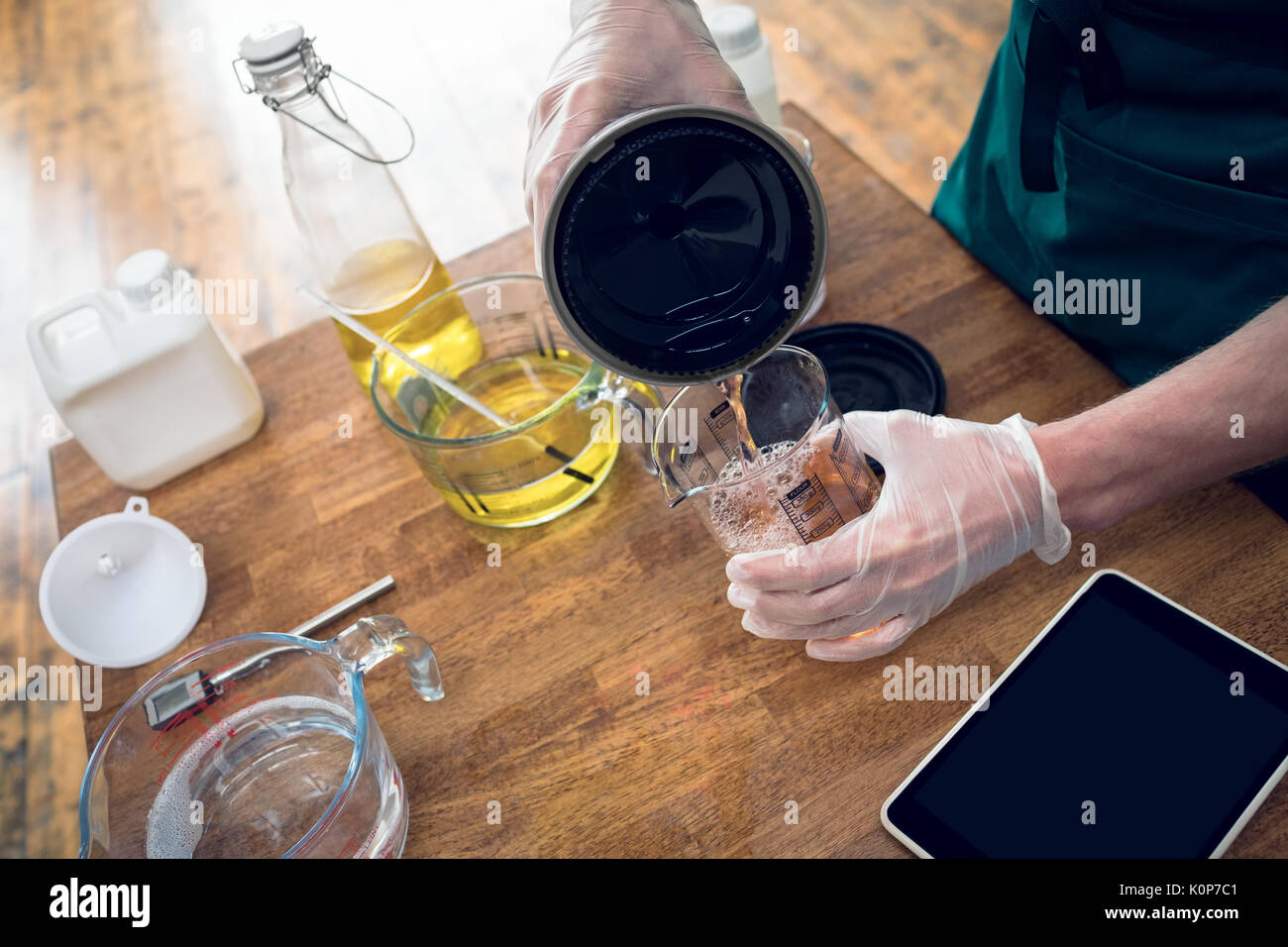 Chemical beaker hi-res stock photography and images - Alamy