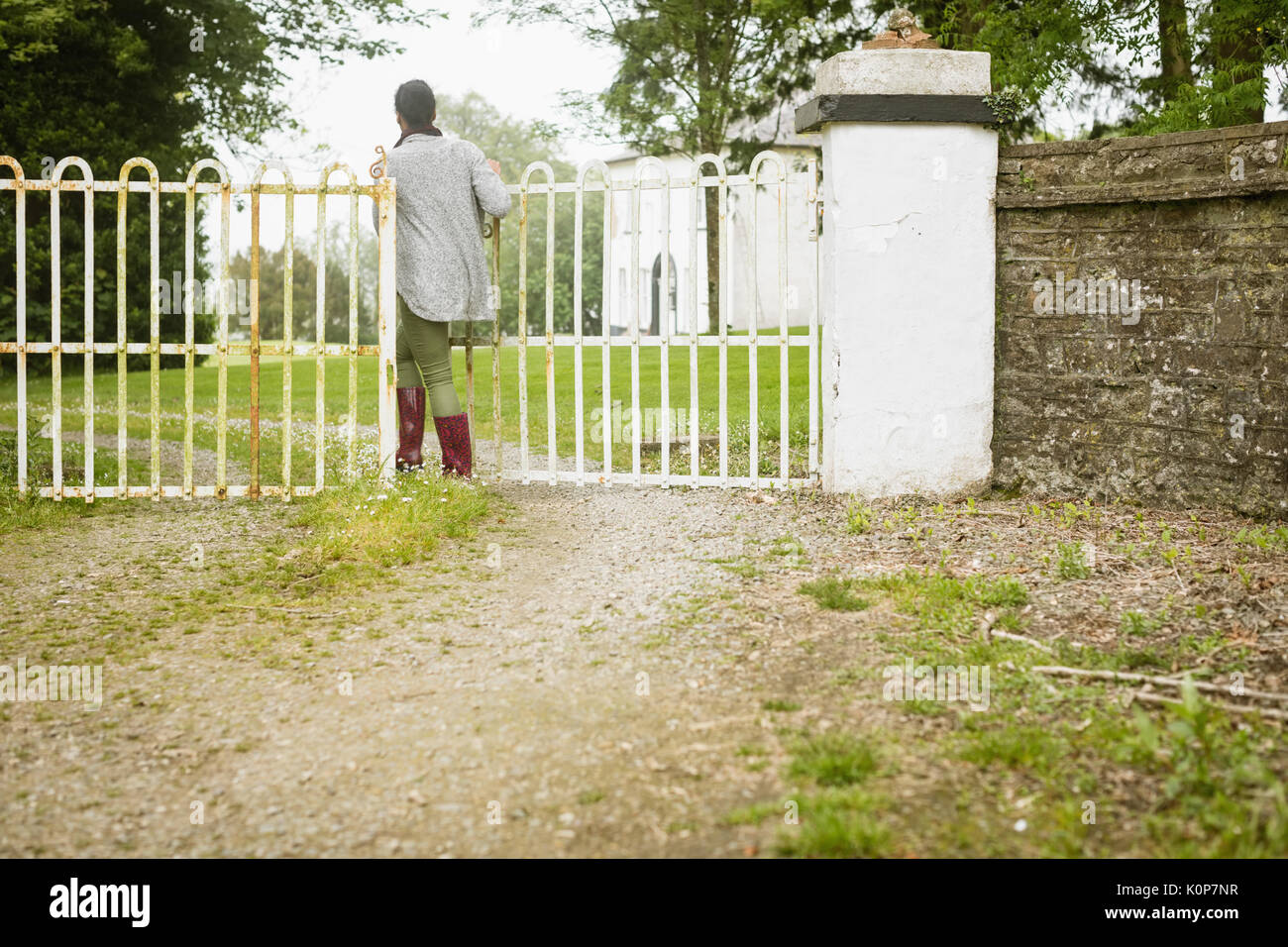 Walking to gate hi-res stock photography and images - Alamy