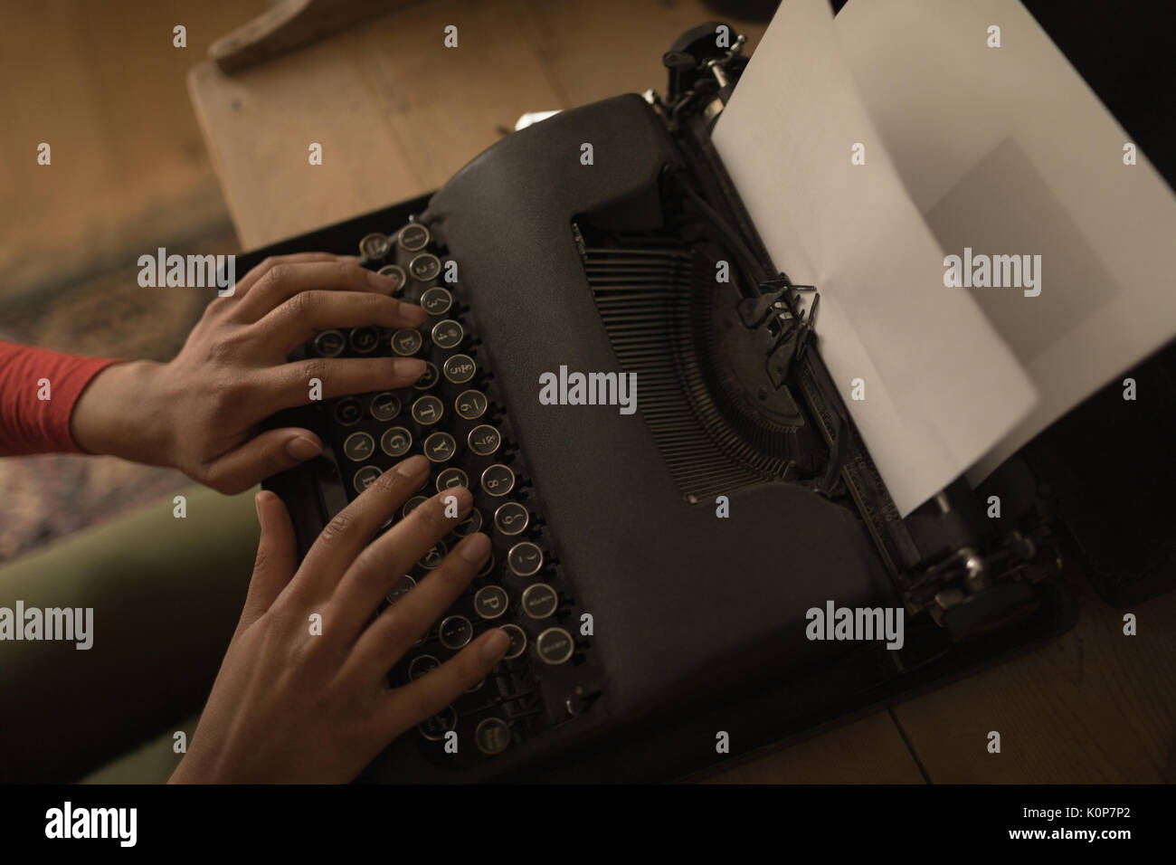 Working typewriter hi-res stock photography and images - Alamy