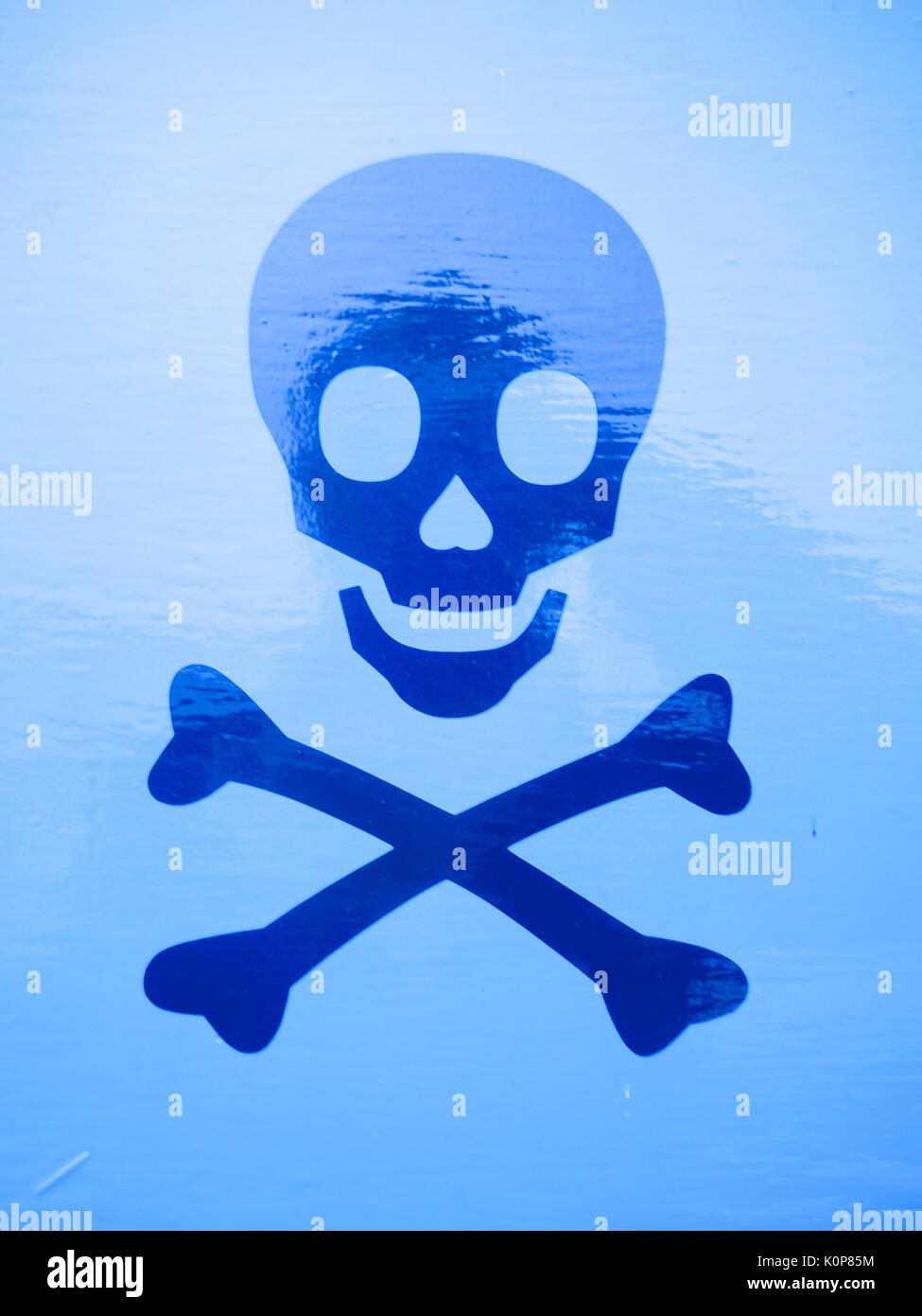 Human skull crossbones cartoon hi-res stock photography and images - Alamy