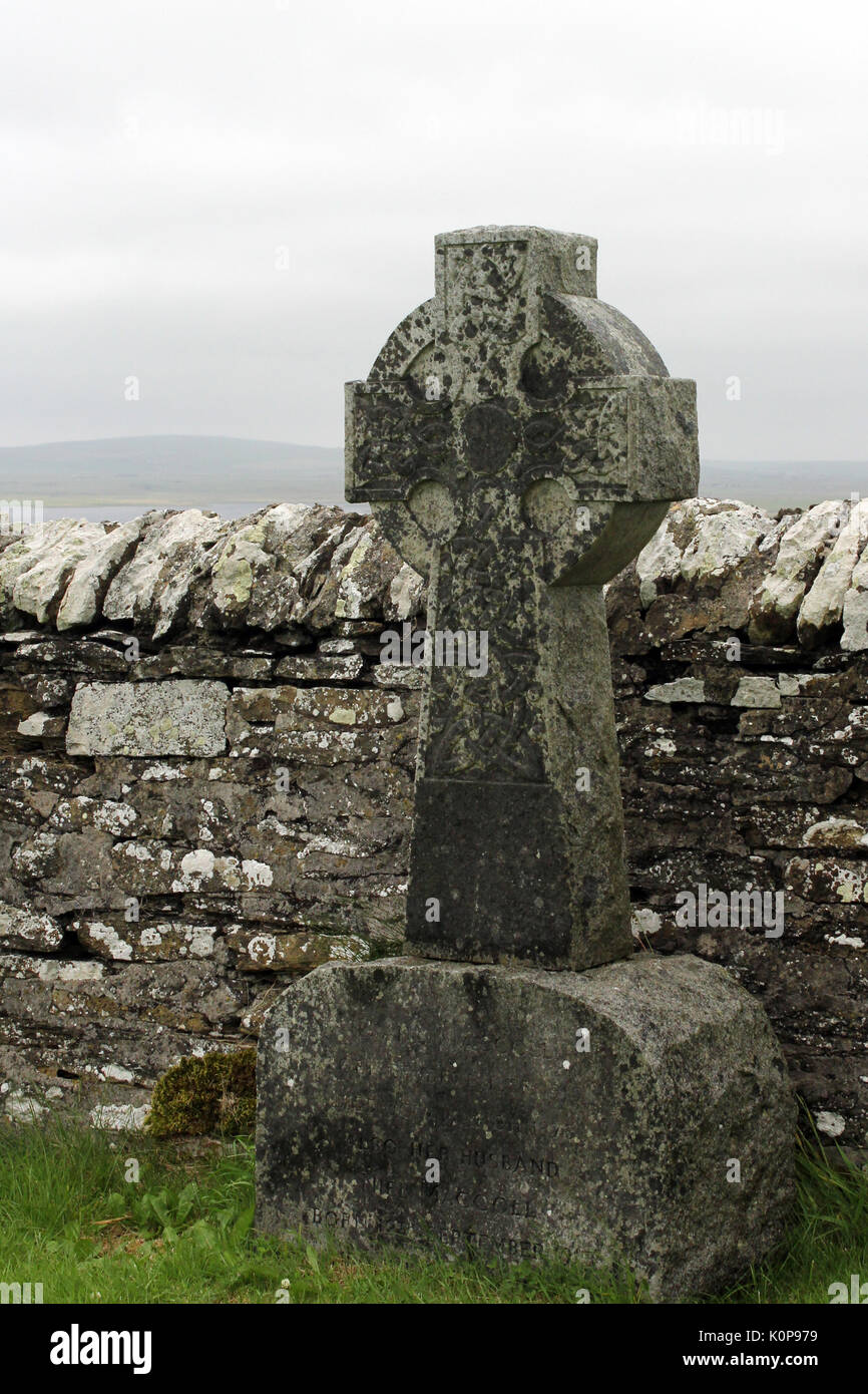 celtic cross on the island of orkney Stock Photo - Alamy