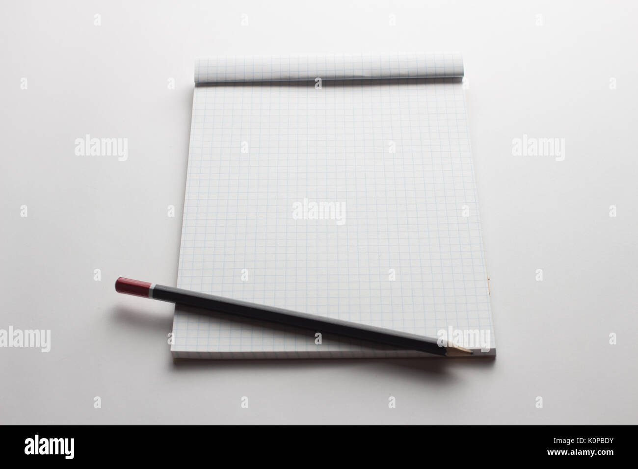 Empty notepad hi-res stock photography and images - Alamy