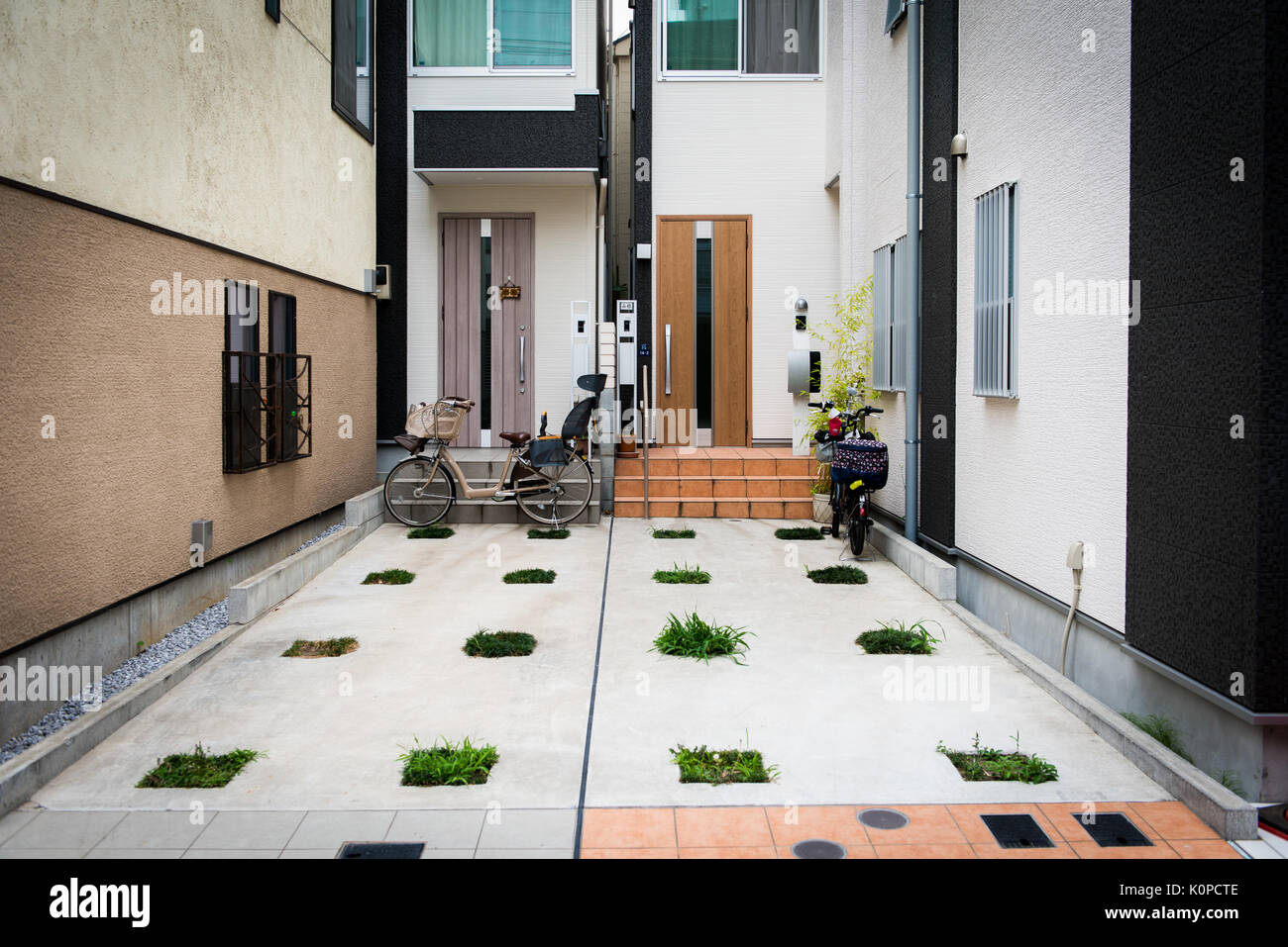 Two houses close together in Tokyo Stock Photo - Alamy