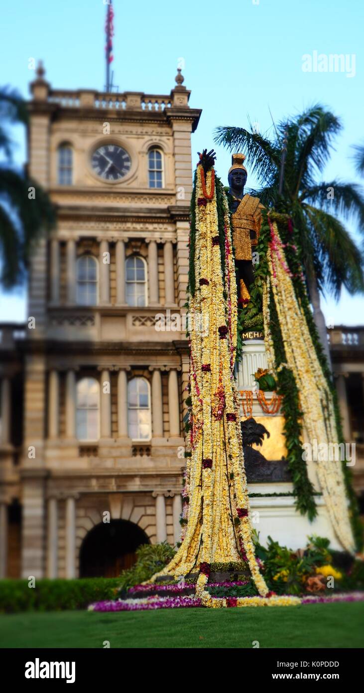 King kamehameha statue honolulu hi-res stock photography and images - Alamy