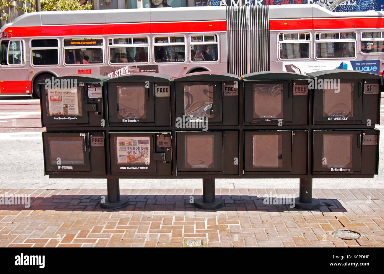 Boxes with free newspapers hi-res stock photography and images - Alamy