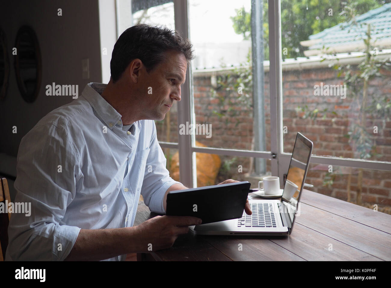 Office desk notebook computer hi-res stock photography and images - Alamy