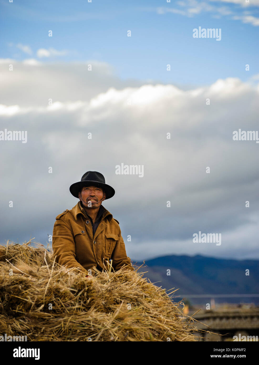 Portrait of Tibetan man, Tibetan plateau, Kham and Amdo Stock Photo - Alamy