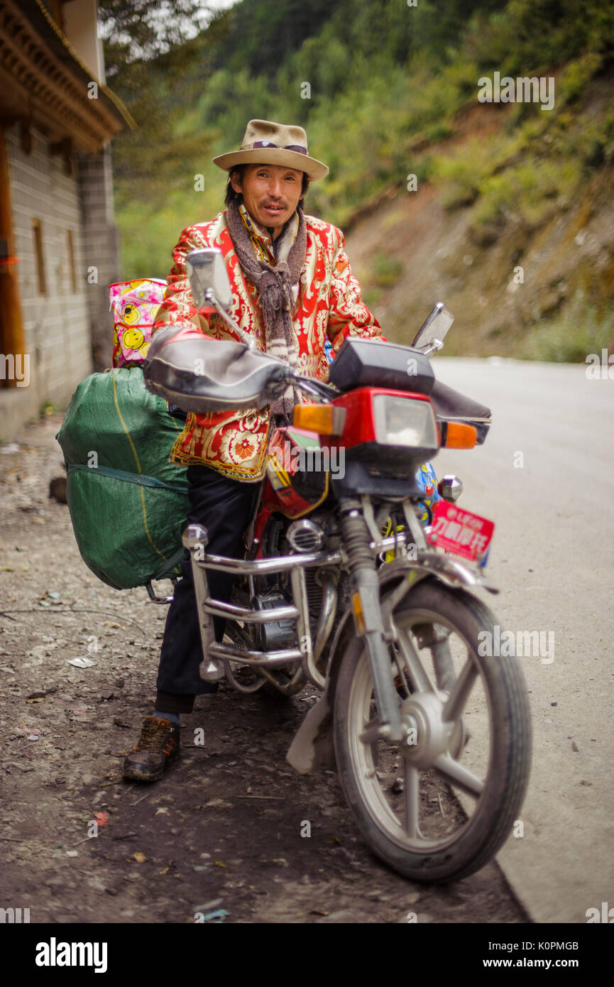 Kham and amdo hi-res stock photography and images - Alamy