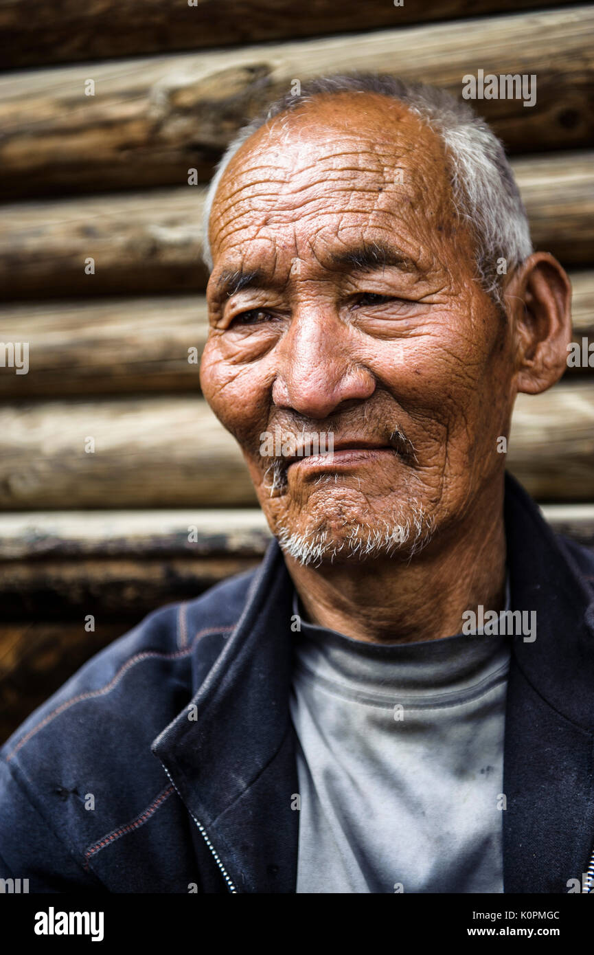 Portrait of Tibetan man, Tibetan plateau, Kham and Amdo Stock Photo - Alamy