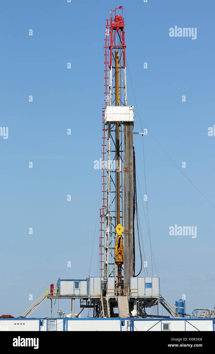 Large offshore oil rig platform hi-res stock photography and images - Alamy