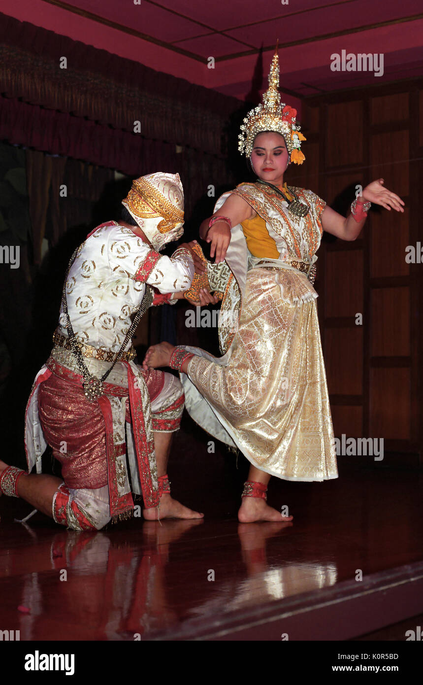 Thai classical dance performance hi-res stock photography and images ...