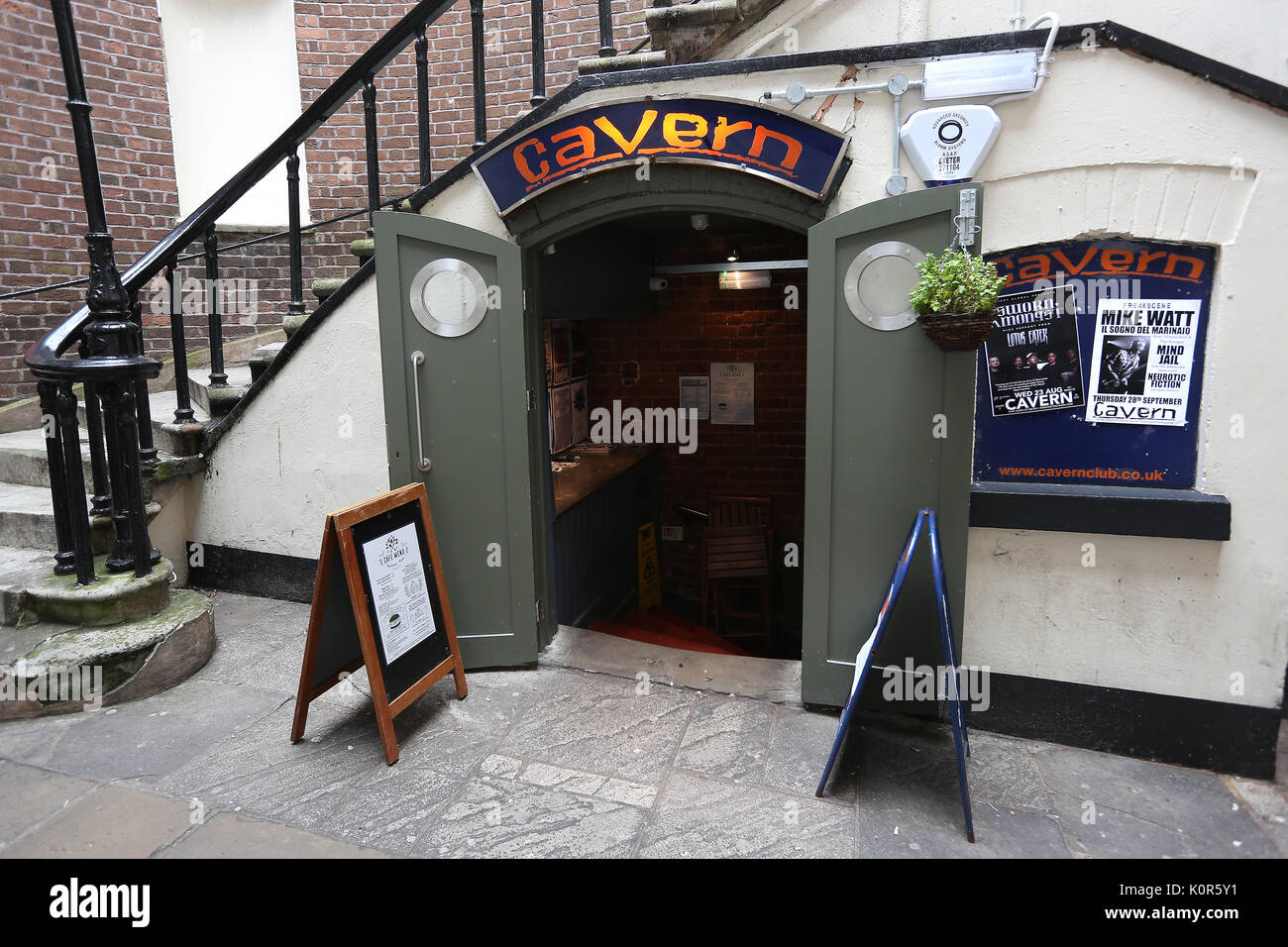 Live cavern hi-res stock photography and images - Alamy