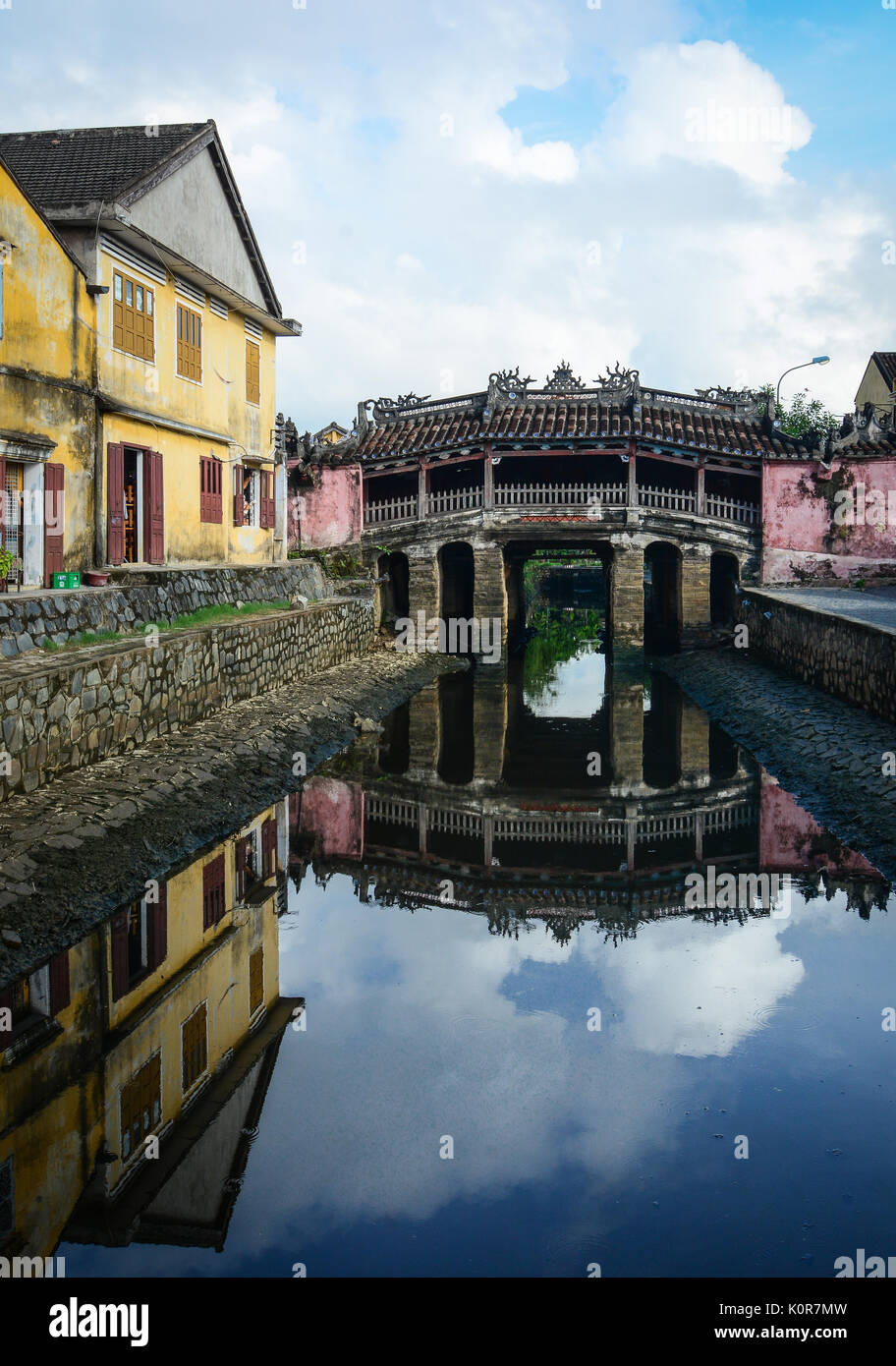 Reflection of the Japanese Bridge Pagoda (Chua Cau) in Hoi An, Vietnam ...