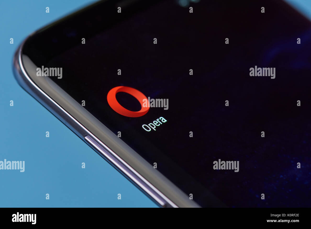 Opera mini screen hi-res stock photography and images - Alamy