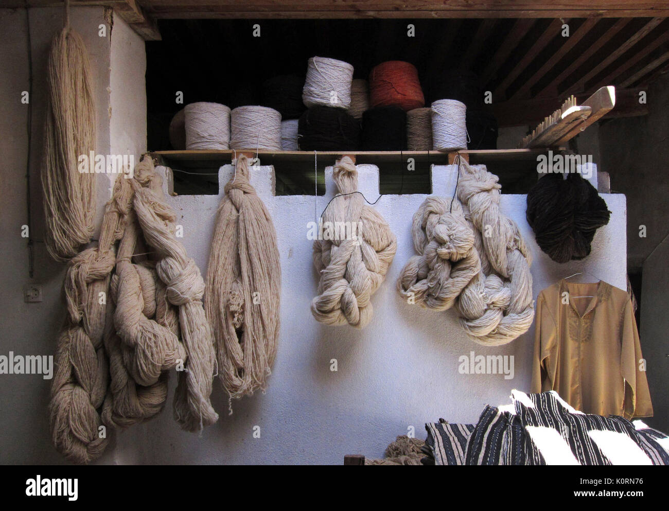 Medina weaving hi-res stock photography and images - Alamy