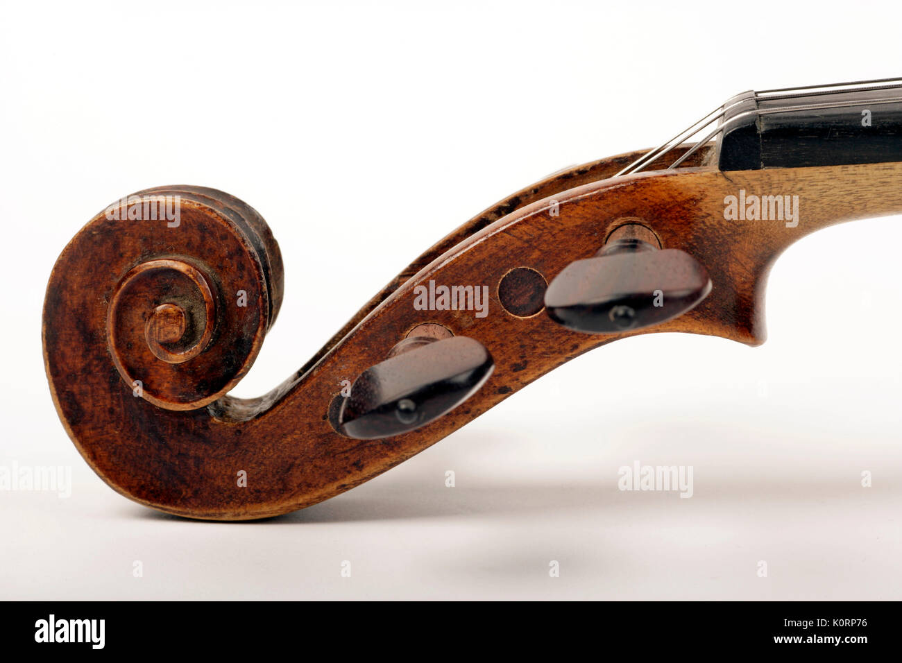 Violin scroll hi-res stock photography and images - Alamy
