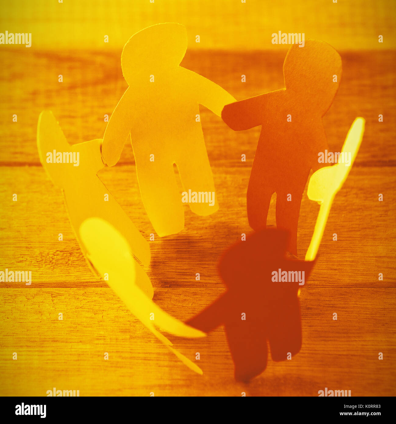 Paper chain figures hi-res stock photography and images - Alamy