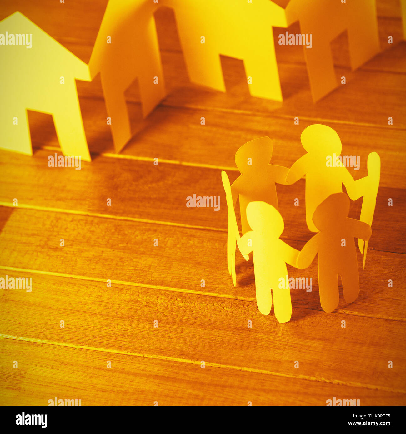 Paper figures hi-res stock photography and images - Alamy